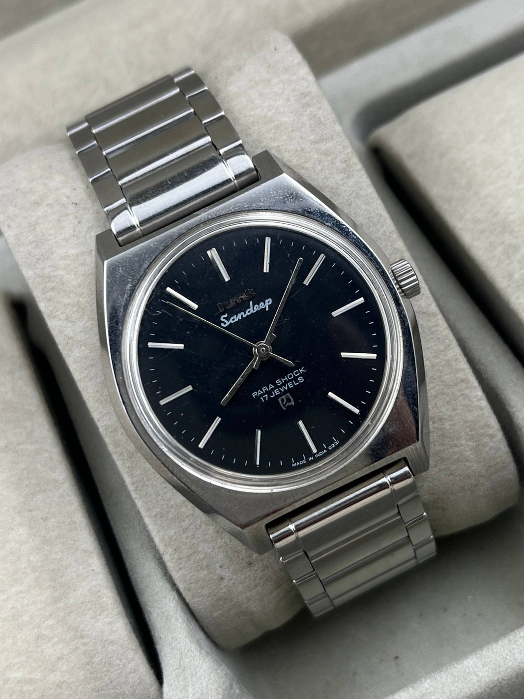 HMT – Watch It Move