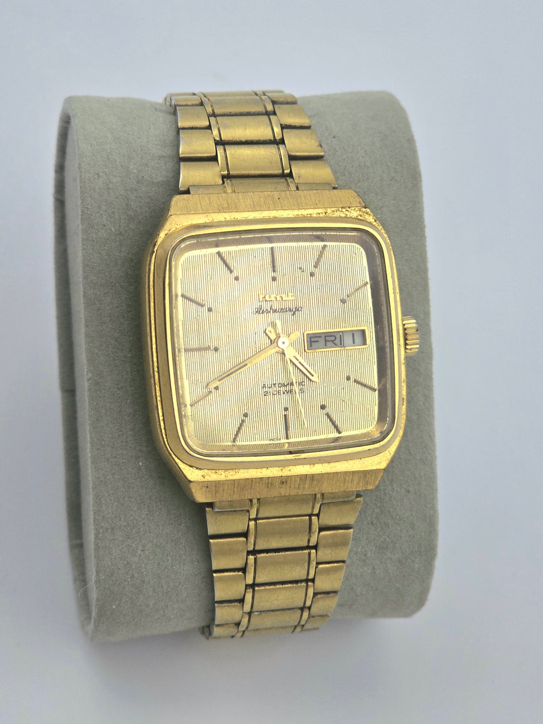 HMT – Watch It Move