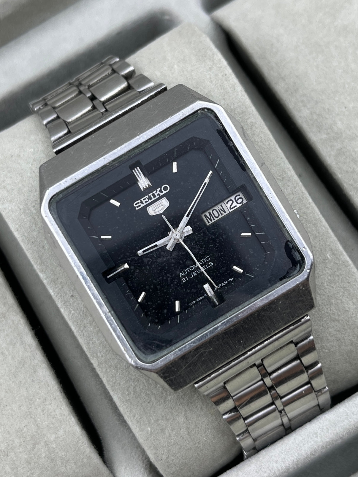 Vintage SEIKO Automatic Black TV Dial – Watch It Move